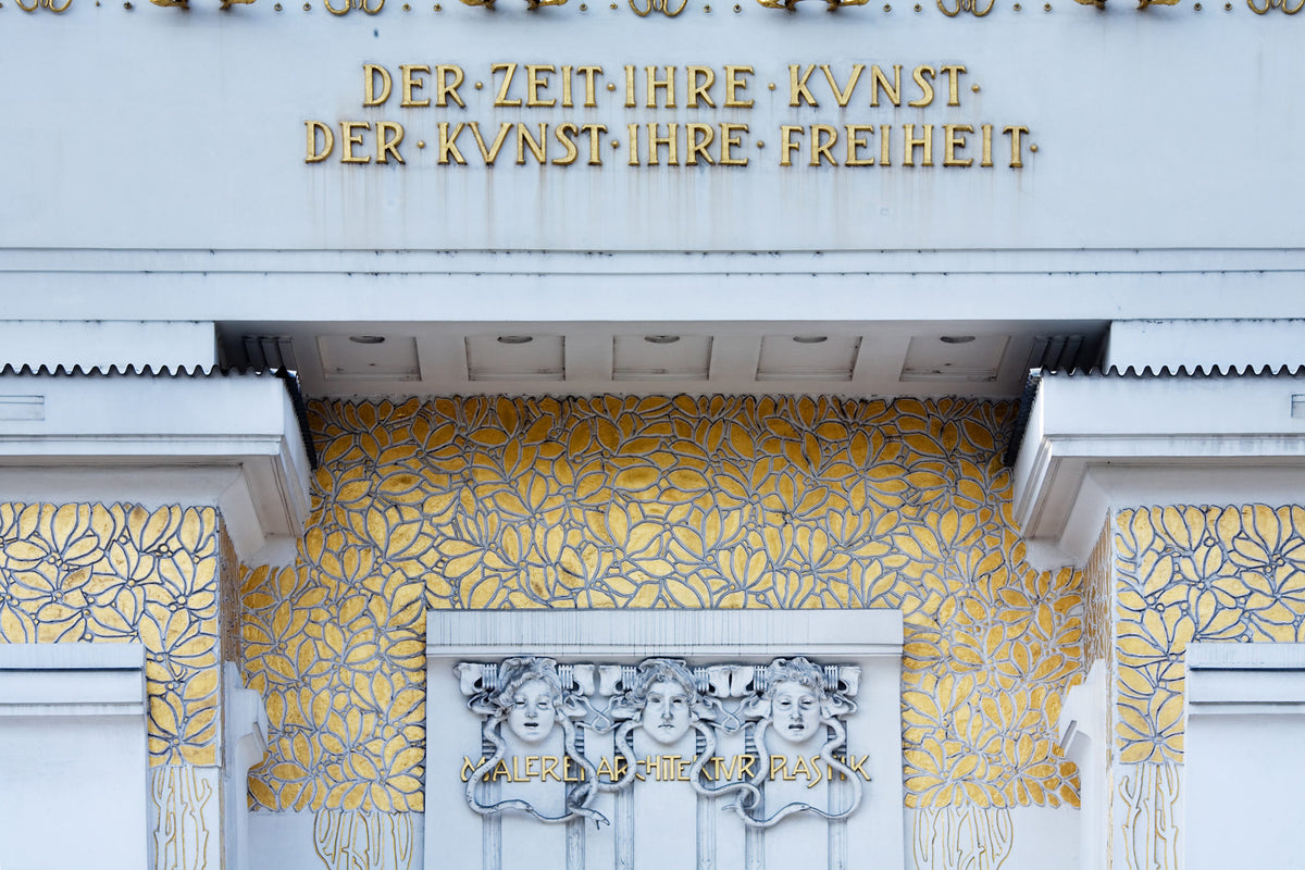 THE INFLUENCE OF THE VIENNA SECESSION IN KAIA’S LIGHTING SCULPTURES – Kaia